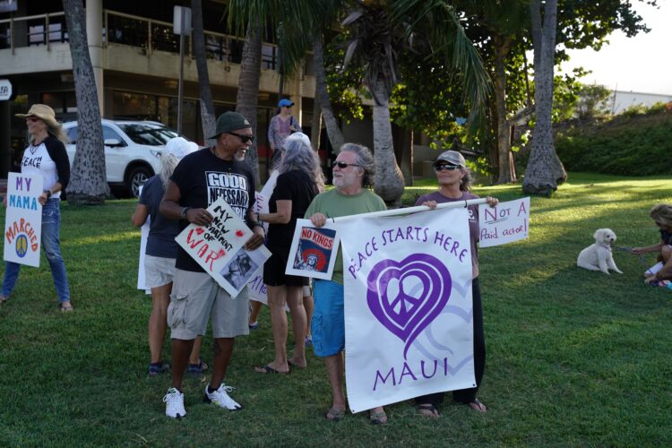 Photos: ‘No Dictators’ protest on Maui | News, Sports, Jobs - Maui News